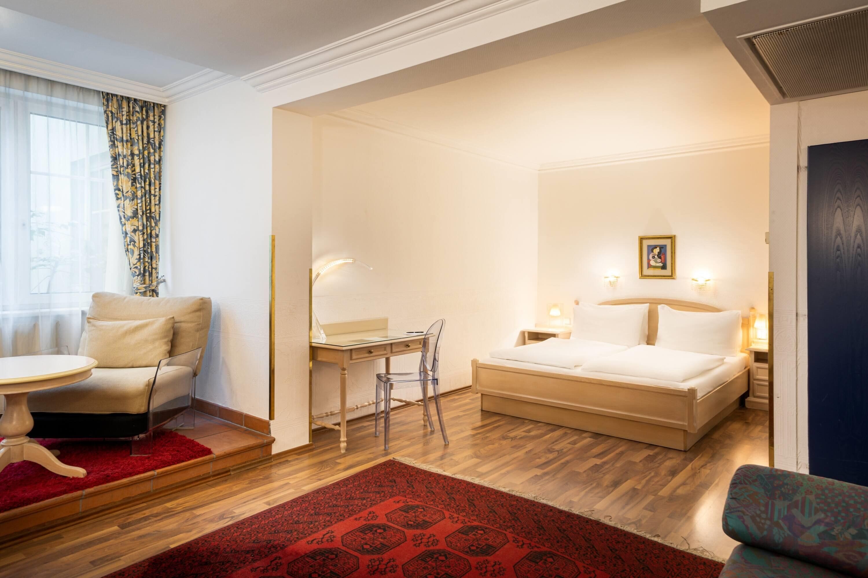 Quarto Standard (Dreibettzimmer) | Minibar, cofre no quarto, secretária, quartos insonorizados 