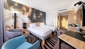 Quarto Twin Superior, 2 camas individuais | Roupa de alta qualidade, minibar, cofre no quarto, secretária 