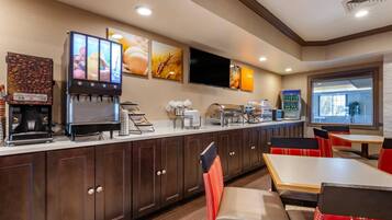 Café da manhã com buffet grátis todos os dias