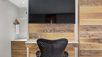 Quarto Standard, 1 cama queen-size | Cofre no quarto, secretária