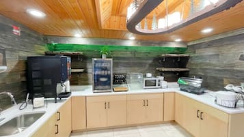 Café da manhã com buffet grátis todos os dias