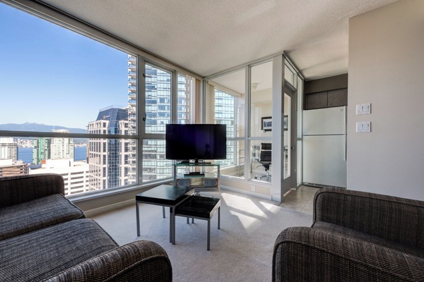 Carmana 1-Bedroom Suite (1 Queen) | 1 quarto, edredons de pluma, cofres nos quartos, escrivaninha