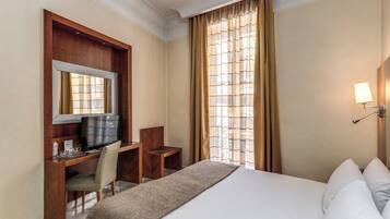Quarto Duplo, no edifício anexo | Roupa de alta qualidade, minibar, cofre no quarto, secretária