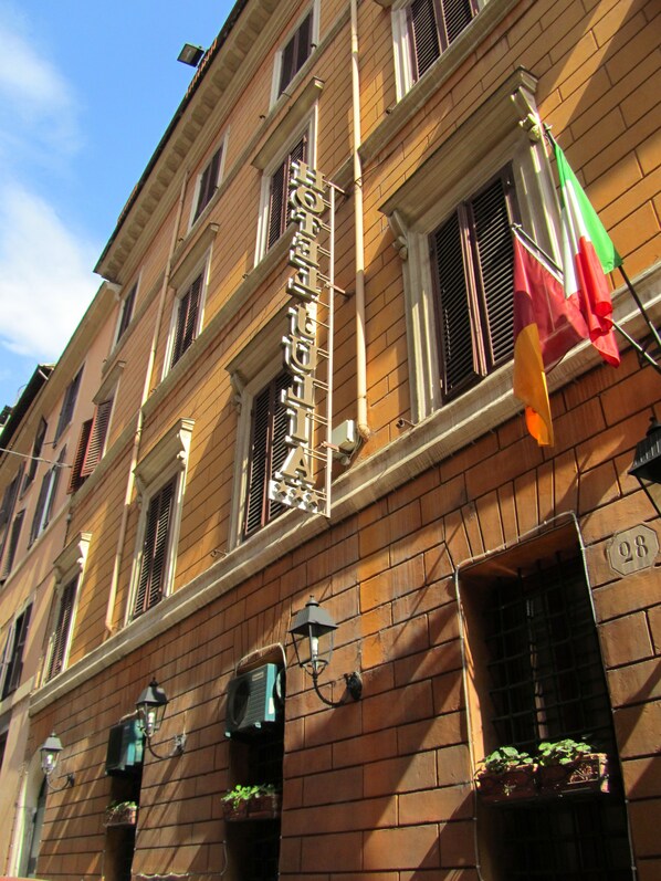 Hotel Julia in Rome: Find Hotel Reviews, Rooms, and Prices on Hotels.com