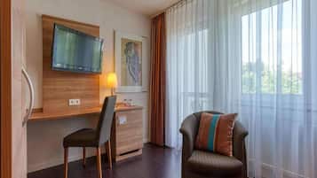 Quarto casal standard | Escrivaninha, cortinas blackout, Wi-Fi, roupa de cama