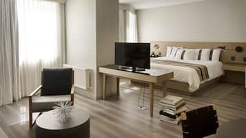 Quarto de Luxo, 1 cama king-size | Roupa de alta qualidade, edredões de penas, minibar, cofre no quarto