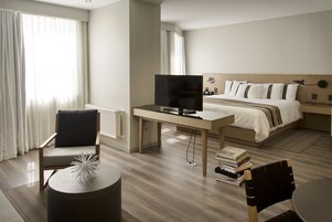 Quarto de Luxo, 1 cama king-size | Roupa de alta qualidade, edredões de penas, minibar, cofre no quarto 