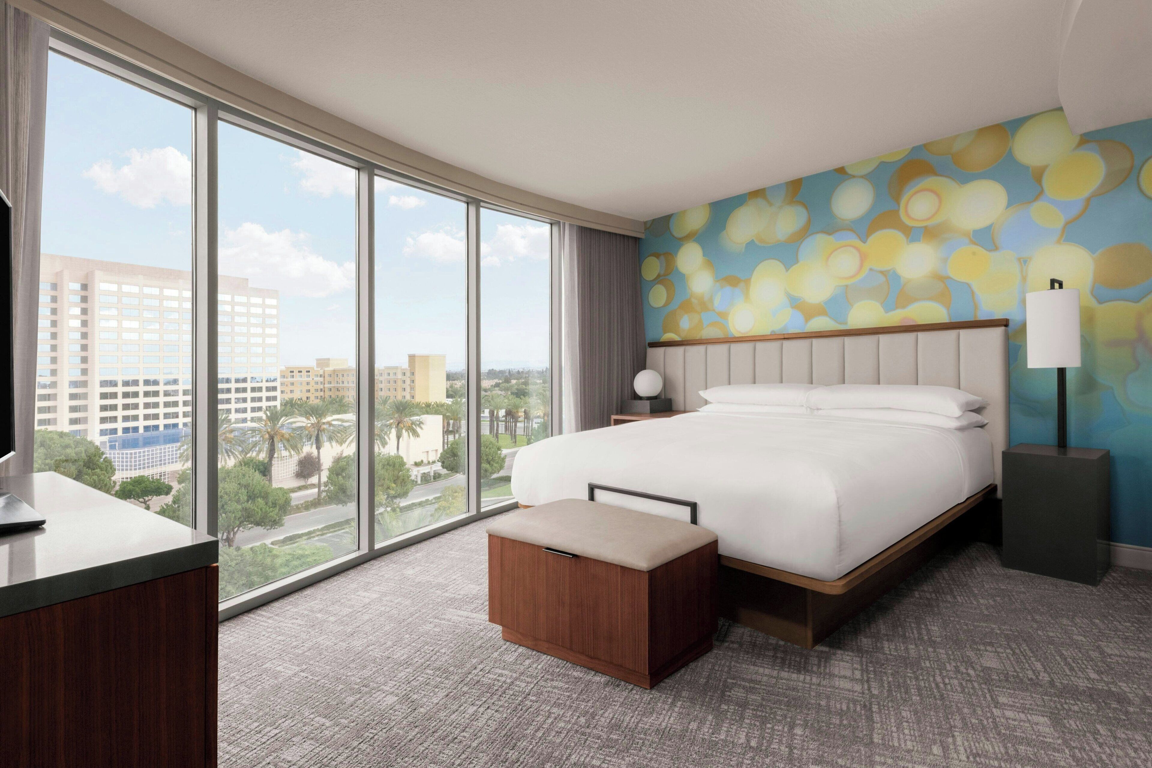 1 quarto, camas com colchões pillow-top, escrivaninha