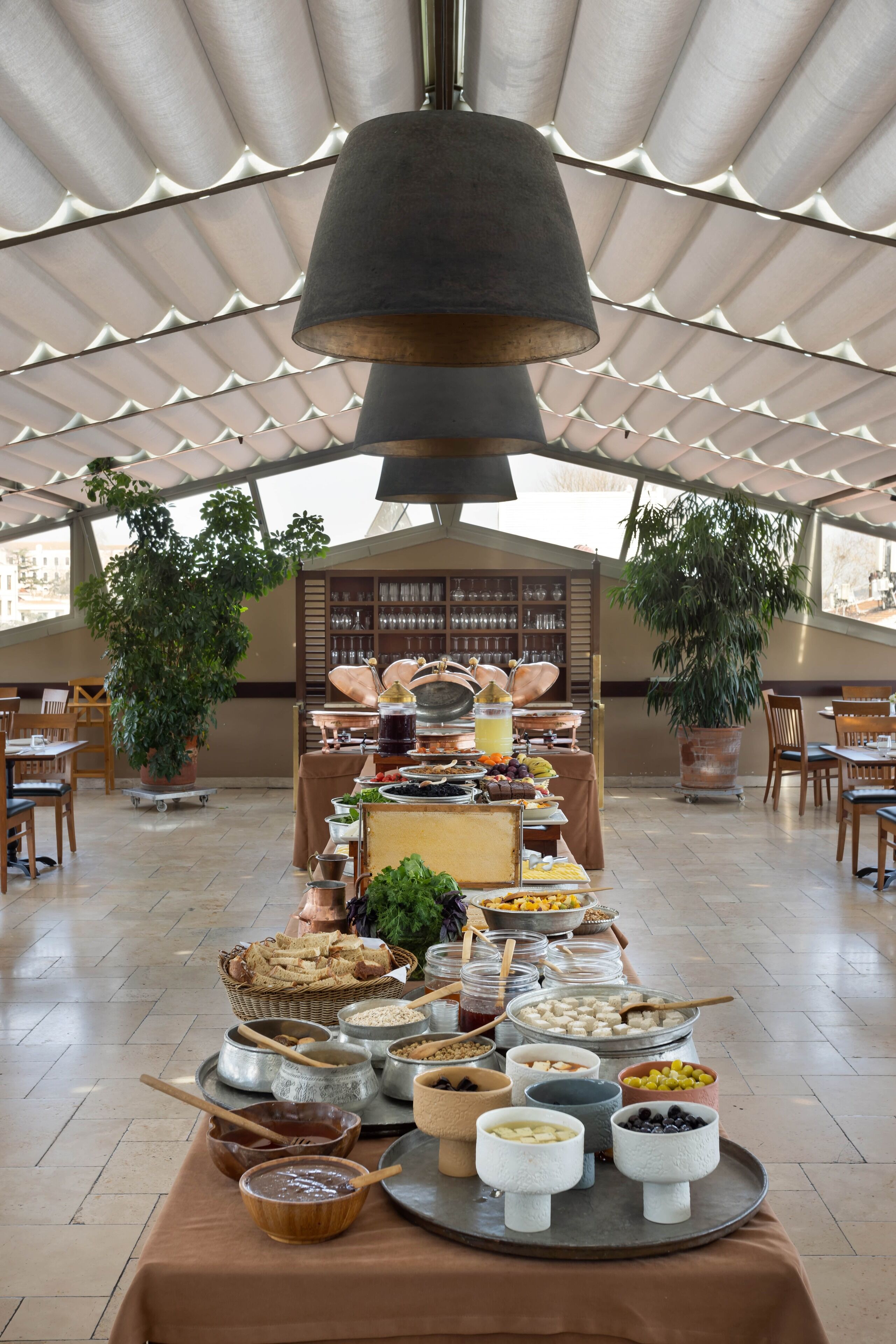 Café da manhã com buffet grátis todos os dias