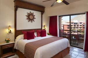 Suite de Luxo, 1 quarto | Edredões de penas, camas de colchão pillowtop, cofre no quarto