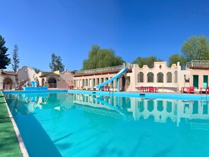 Piscina exterior sazonal 