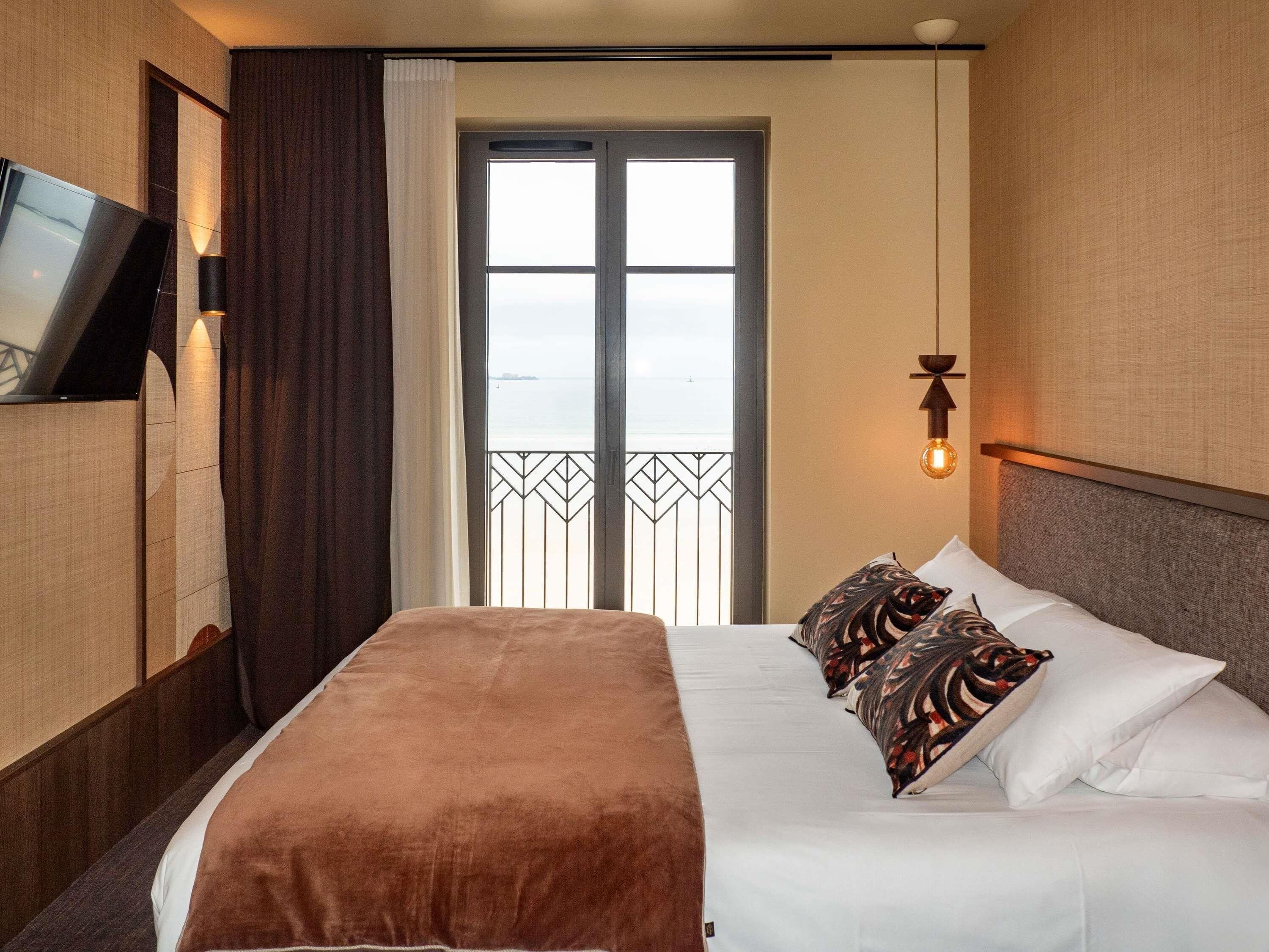 Privilege, Quarto, 1 cama de casal, vista para o mar | Camas com colchões pillow-top, cofres nos quartos, escrivaninha