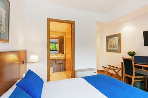 Roupa de alta qualidade, minibar, cofre no quarto, secretária 