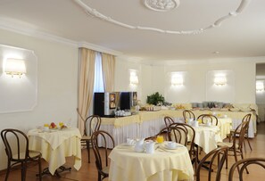 Pequeno-almoço tipo buffet incluído 