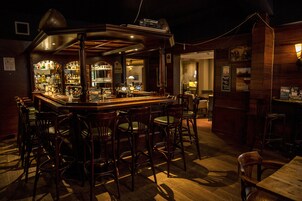 2 bares/lounges 