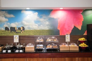 Café da manhã com buffet grátis todos os dias