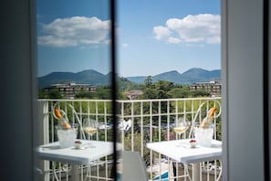 Minibar, cofre no quarto, secretária, Wi-fi grátis