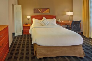 Roupas de cama antialérgicas, escrivaninha, cortinas blackout