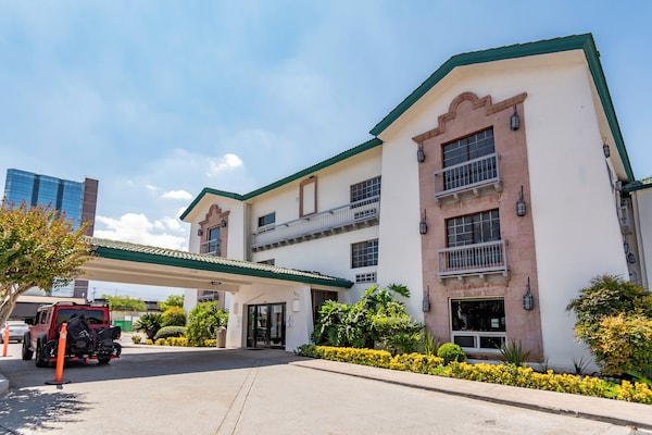 Quinta Dorada Hotel And Suites - Saltillo