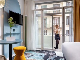 Quarto superior, 1 cama de casal, sacada | 1 quarto, cofres nos quartos, individualmente decorados