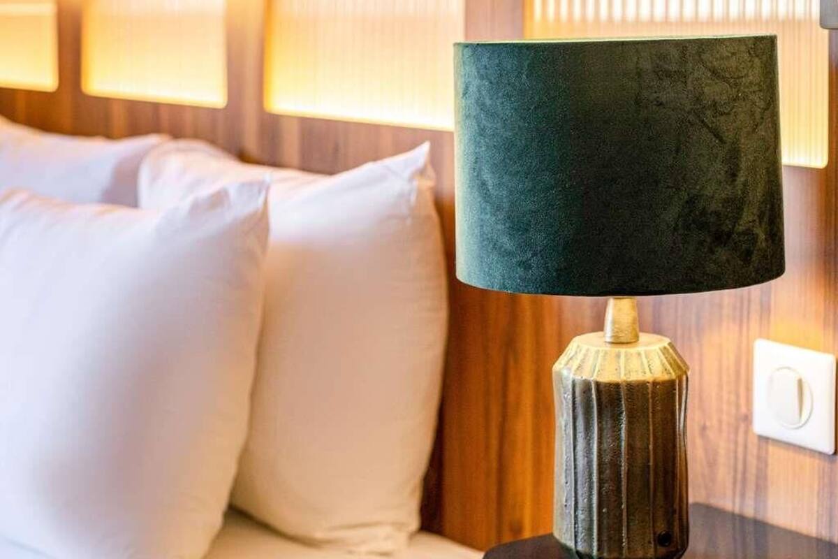 Quarto família, 1 cama de casal e sofá-cama | Roupas de cama premium, camas com colchões pillow-top, escrivaninha