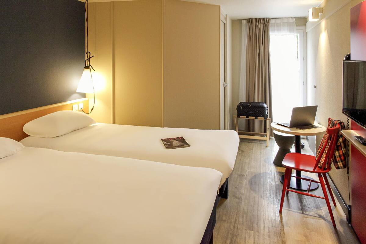 Quarto Standard, 2 camas individuais | Cortinas/cortinados opacos, quartos insonorizados 