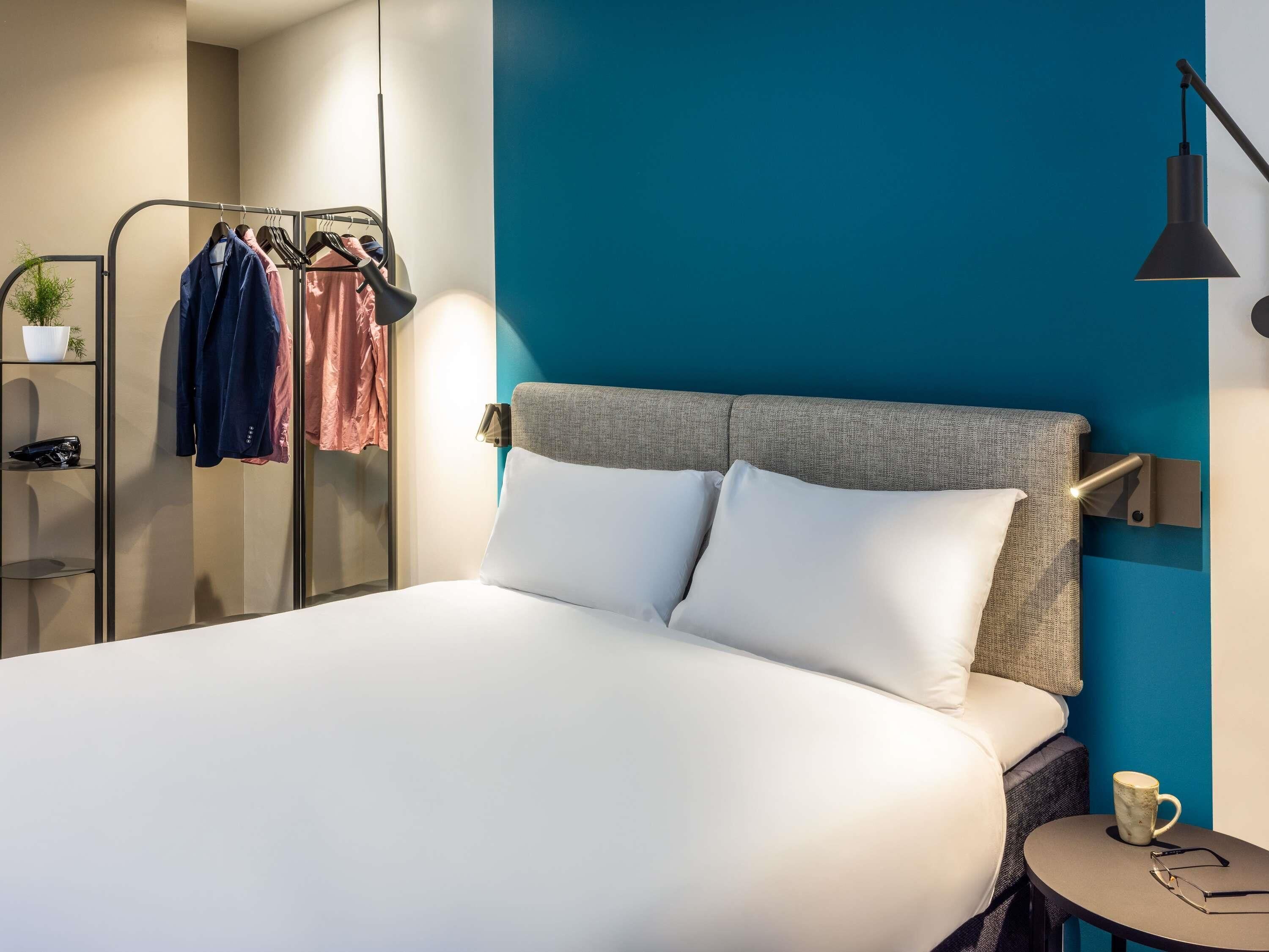 Quarto, 1 cama de casal | Secretária, secretária adequada para computadores portáteis 