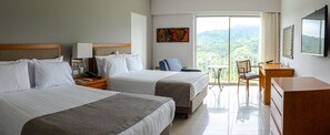 Quarto Premium, 2 camas individuais (Superior Estelar Twin Bed Room) | Roupa de alta qualidade, cofre com capacidade para portátil, secretária 