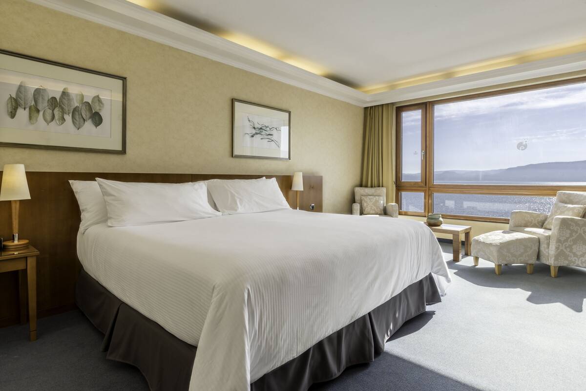 Suite Presidencial | Minibar, cofre com capacidade para portátil, secretária, Wi-fi grátis 