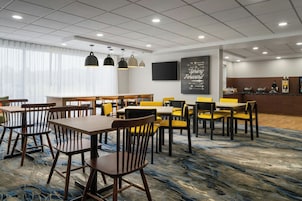 Café da manhã com buffet grátis todos os dias