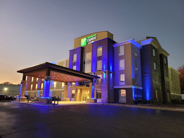 Holiday Inn Express & Suites Starkville By Ihg - Starkville, MS