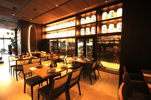 Pequenos-almoços, almoços, jantares servidos, cozinha internacional 