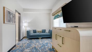 Quarto standard, 1 cama King, para não fumantes, geladeira e micro-ondas (Oversized Room) | Escrivaninha, espaço de trabalho para notebook
