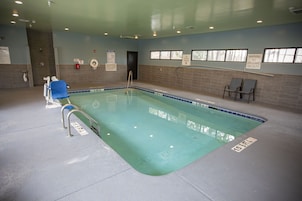 Piscina interior, da(s) 7:00 à(s) 23:00, espreguiçadeiras 