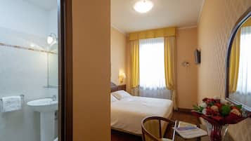 Quarto casal ou duplo clássico | 1 quarto, frigobar, cofres nos quartos, escrivaninha