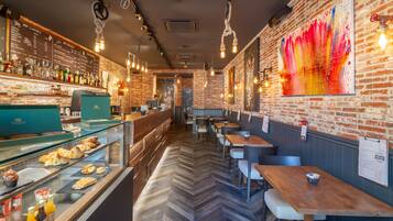 Pequeno-almoço tipo buffet diário incluído