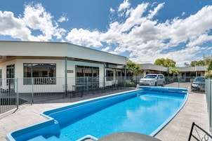 Piscina externa sazonal