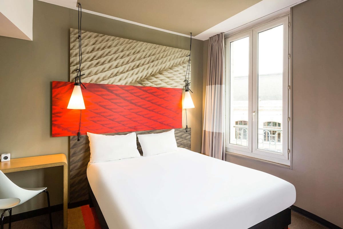 Quarto Superior, 2 camas de casal | Roupa de alta qualidade, camas de colchão pillowtop, secretária