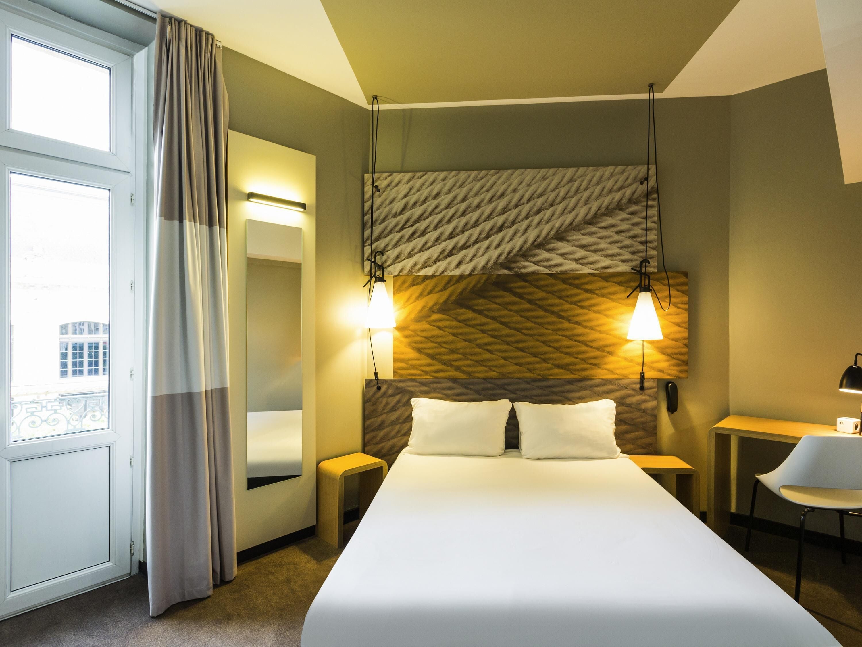 Quarto standard, 1 cama de casal | Roupas de cama premium, camas com colchões pillow-top, escrivaninha