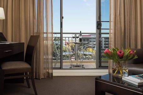 Quarto Superior, 1 cama king-size, varanda | Minibar, cofre no quarto, secretƔria, ferro/tƔbua de engomar