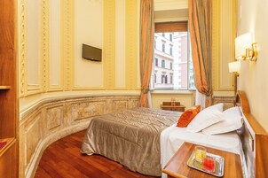 Twin Small | Minibar, cofre no quarto, com decoração personalizada 