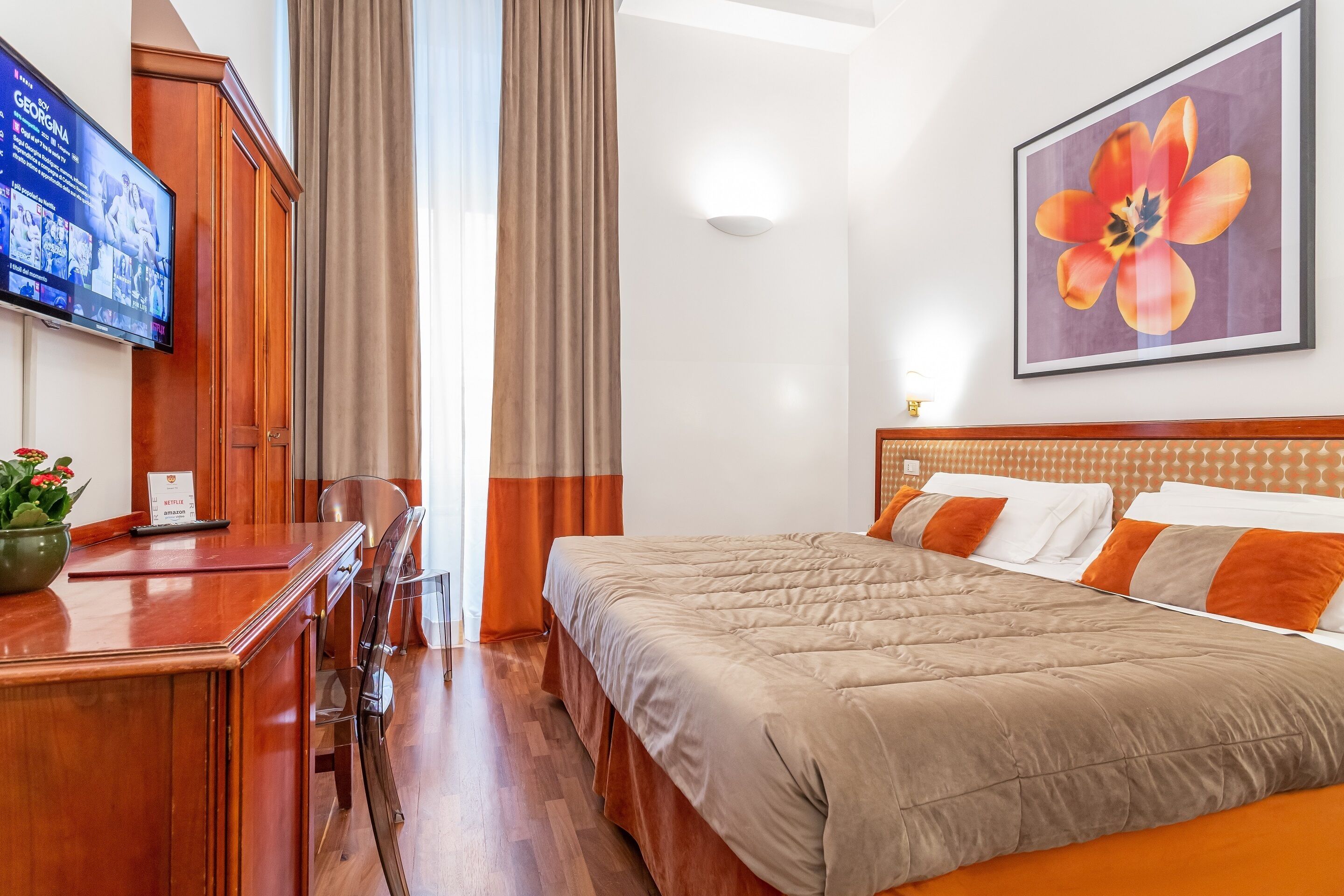 Minibar, cofre no quarto, com decoração personalizada 