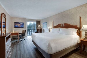 Quarto, 1 cama King, para não fumantes (Upper Floor) | Escrivaninha, ferros/tábuas de passar roupa, berços grátis