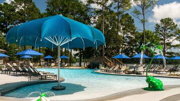 Piscina interior, piscina exterior, guarda-sóis, espreguiçadeiras
