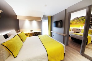 Quarto Quádruplo Familiar | Cofre no quarto, com mobília individualizada, quartos insonorizados 