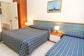 Quarto Triplo | Cofre no quarto, secretária, Wi-fi grátis, roupa de cama fornecida 