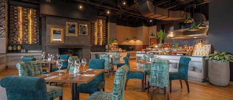 3 restaurantes, pequenos-almoços servidos, cozinha internacional