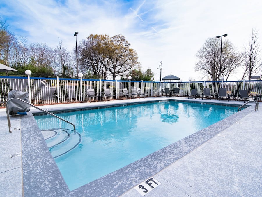 Piscina externa sazonal