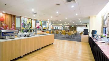 Pequeno-almoço tipo buffet diário (25 AUD por pessoa)