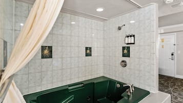 Estúdio, 1 cama king-size (Whirlpool) | Banheira de hidromassagem